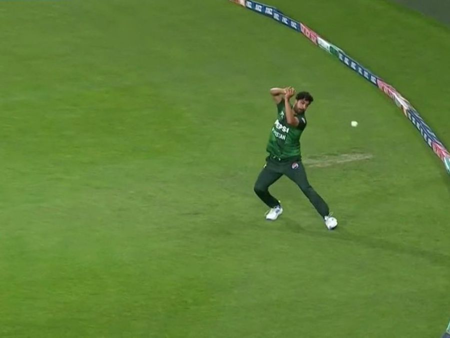 Peak Pakistani fielding on display as Haris Rauf drops a sitter during ...
