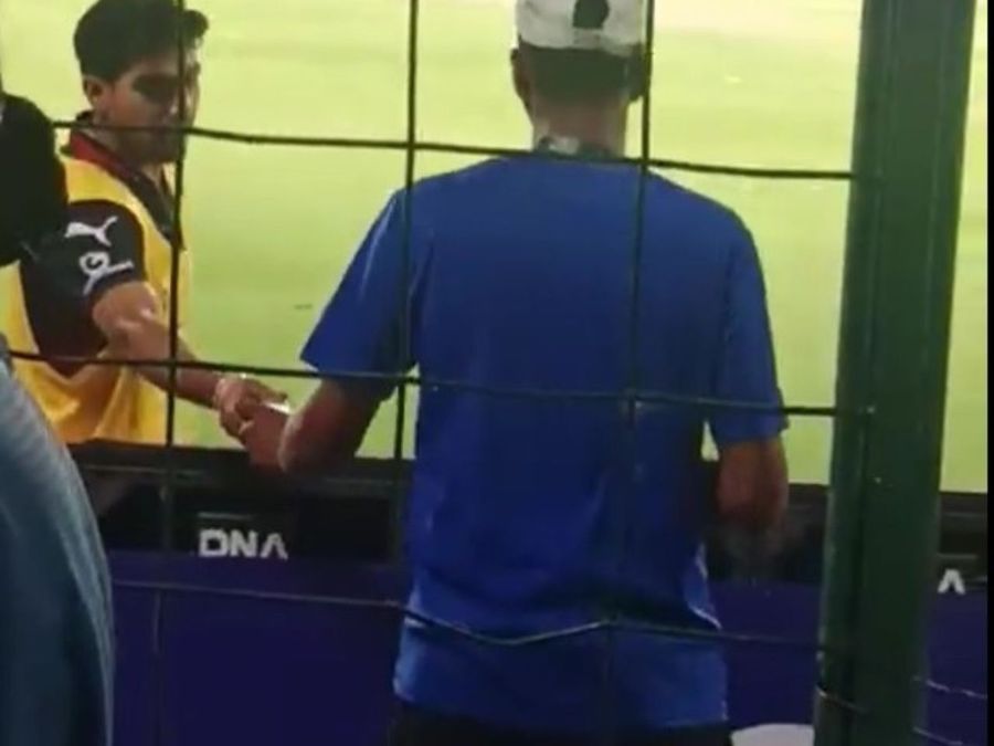 Swastik Chikara wins hearts of fans with sweet gesture during DC vs RCB ...