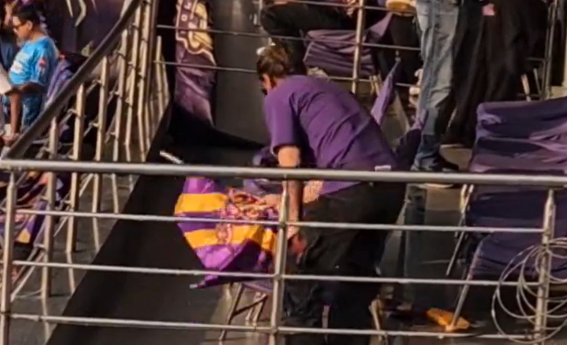 KKR owner Shah Rukh Khan picks up fallen flag on ground during match ...