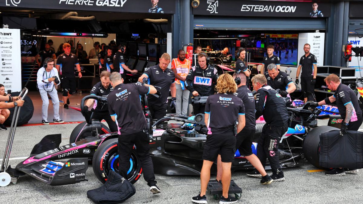 Alpine F1 workers protest over engine program shutdown rumors ahead of ...