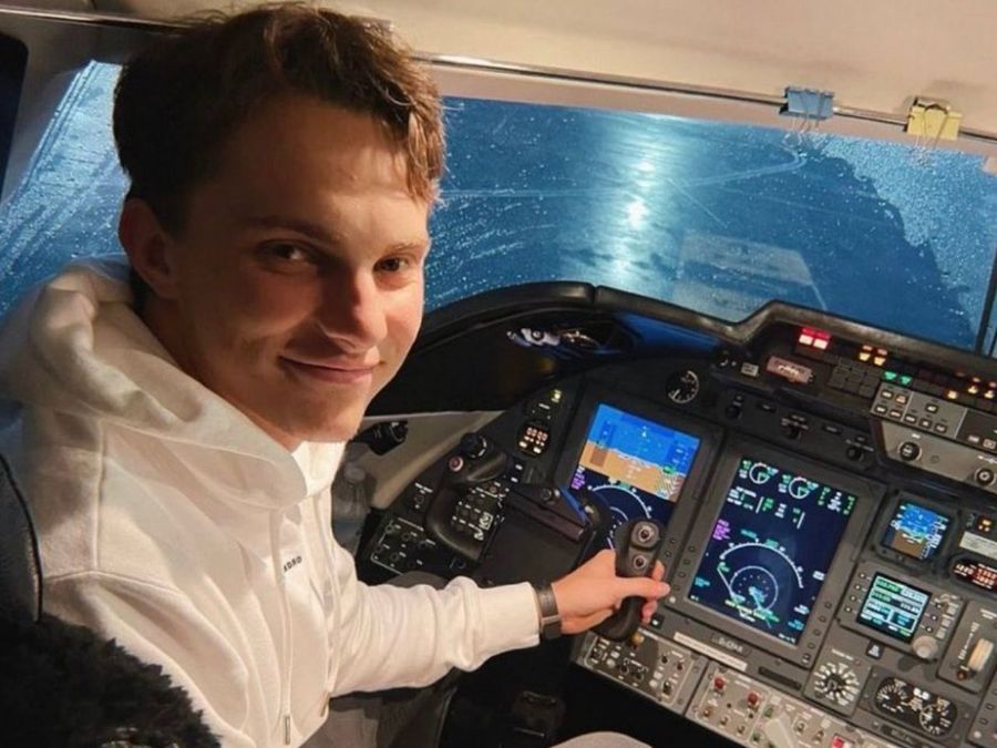 Oscar Piastri jokes about flying a plane, deletes the post due to 9/11