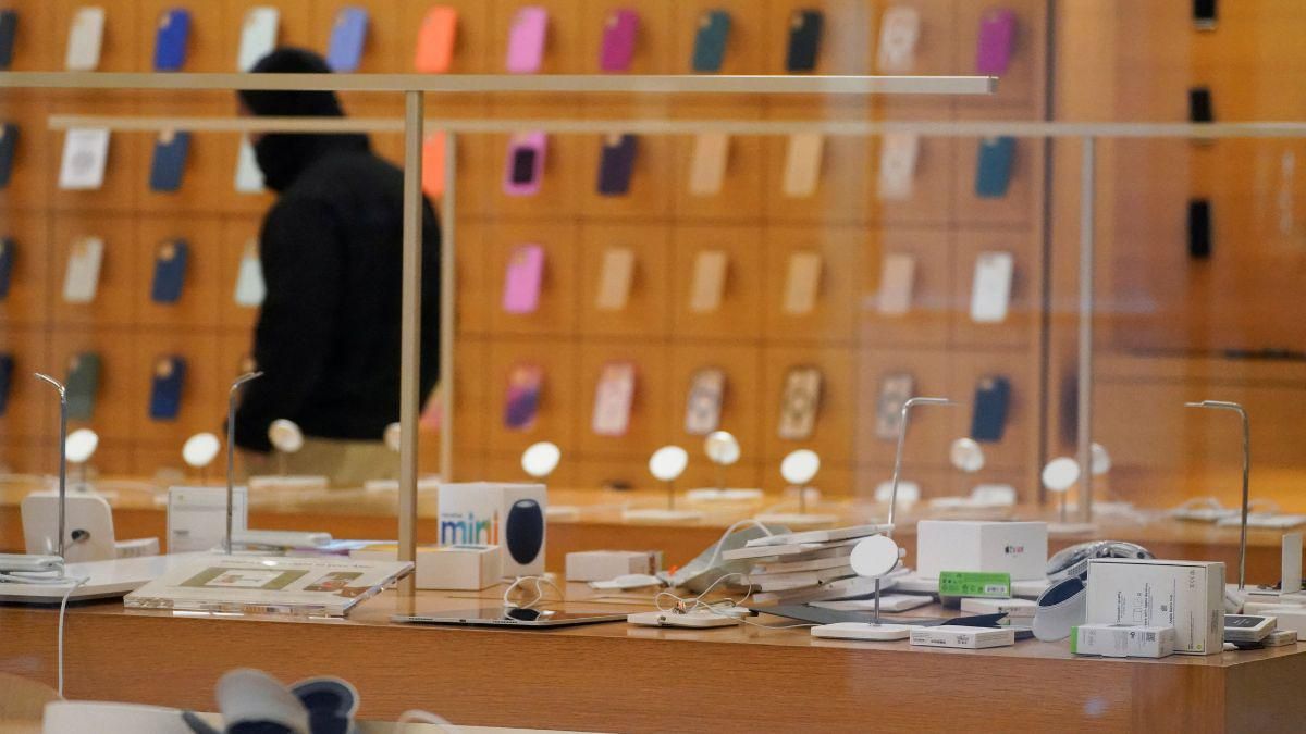 Masked looters rob Los Angles Apple store during potest, many arrested ...