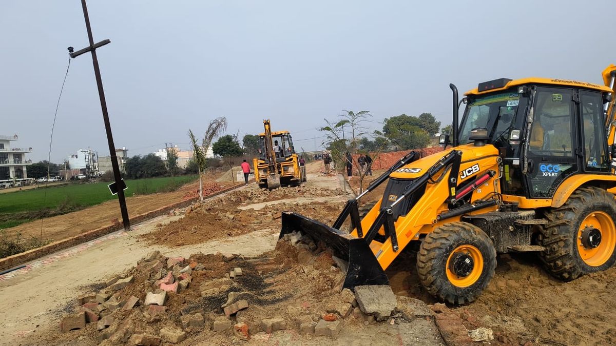 Bulldozer action in Ghaziabad: 10 bigha illegal construction 'razed'
