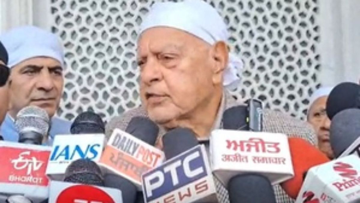 Farooq Abdullah ने श्री हरमंदिर साहिब में टेका मत्था, जानिए जम्मू ...