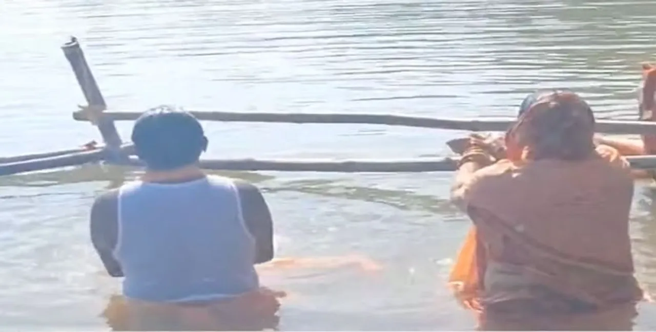 Odisha CM Mohan Majhi Takes Holy Dip in Baitarani River on Makar Sankranti