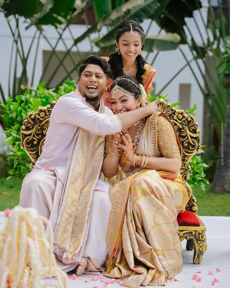 ഖുഷിയുടെ കൈപ്പിടിച്ച് ആര്യ വിവാഹവേദിയിലേക്ക്; മിന്നുകെട്ടി സിബിൻ, ചിത്രങ്ങൾ