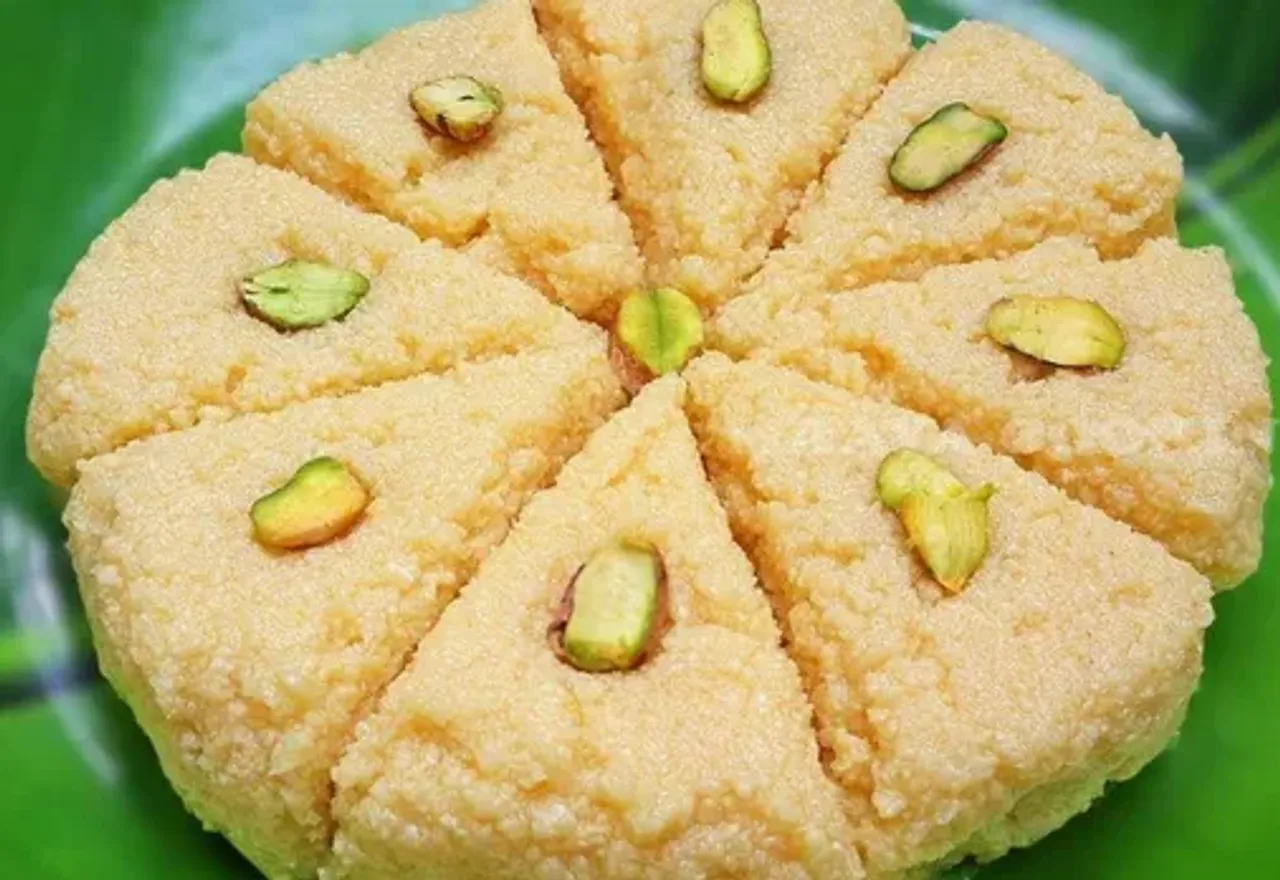 இனி இந்த ஸ்வீட்டை வீட்டிலேயே செய்யலாம்... இந்த 3 பொருள்தான் முக்கியம்