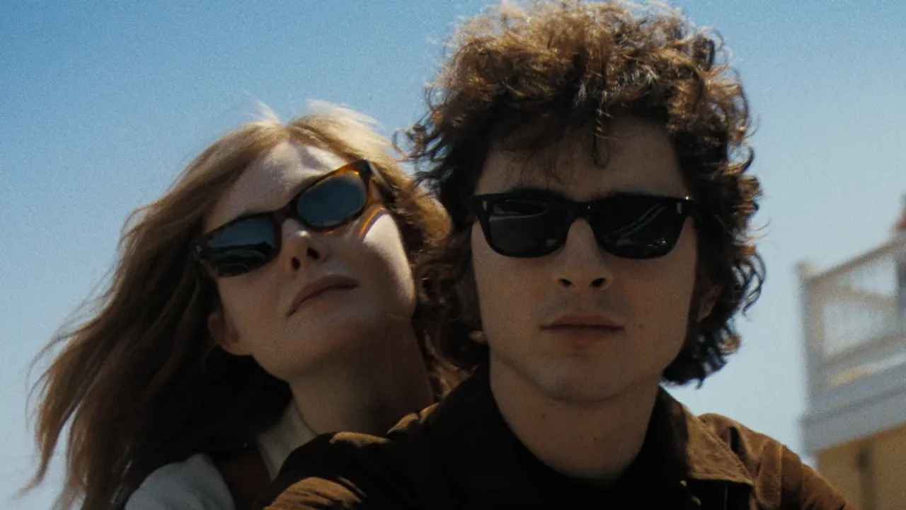 Timothée Chalamet Sings Bob Dylan’s 'Like a Rolling Stone' in New ‘A ...