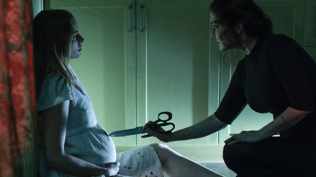 ‘Inside’: This Chilling Slasher Film Turns Christmas Eve Into a Bloody ...