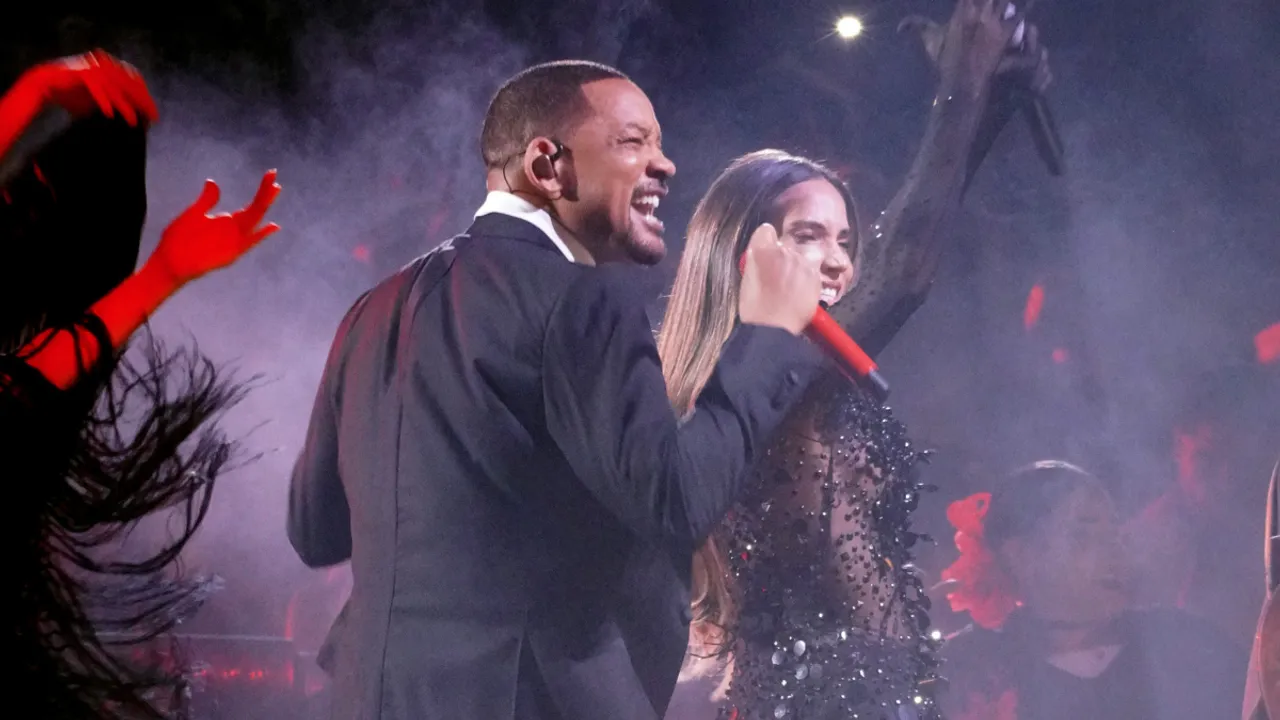 Will Smith Faces Backlash for ‘Inappropriate’ On-Stage Kiss with India ...