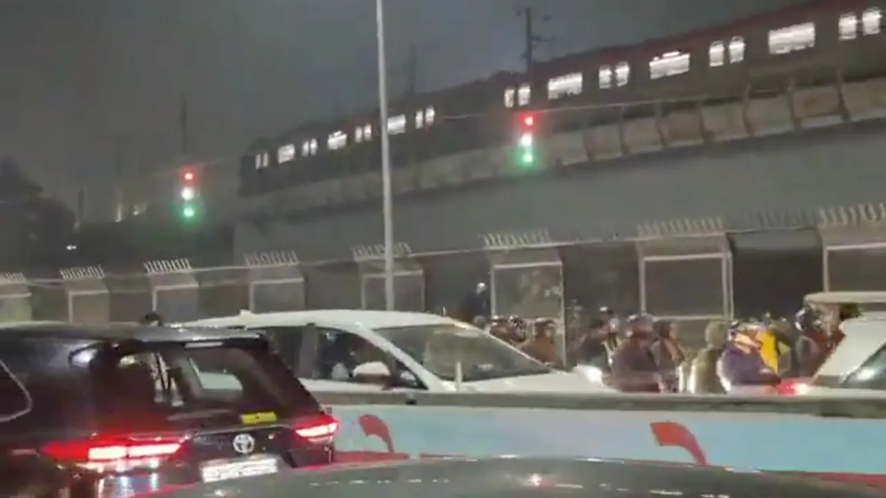 Akhilesh flags traffic snarls in Lucknow ahead of PM Modi's visit ...