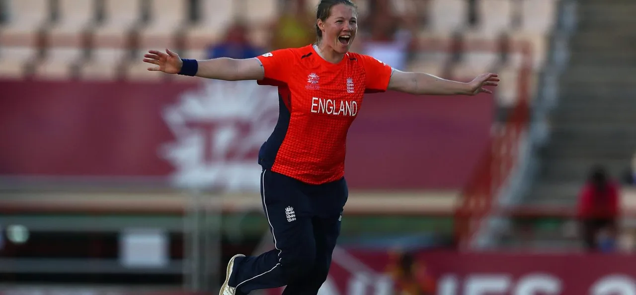 Anya Shrubsole, Mark Robinson hold masterclass with Ireland players ...