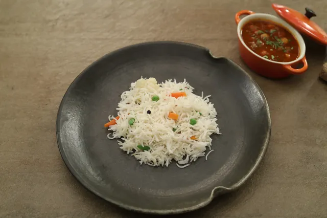 white vegetable pulao